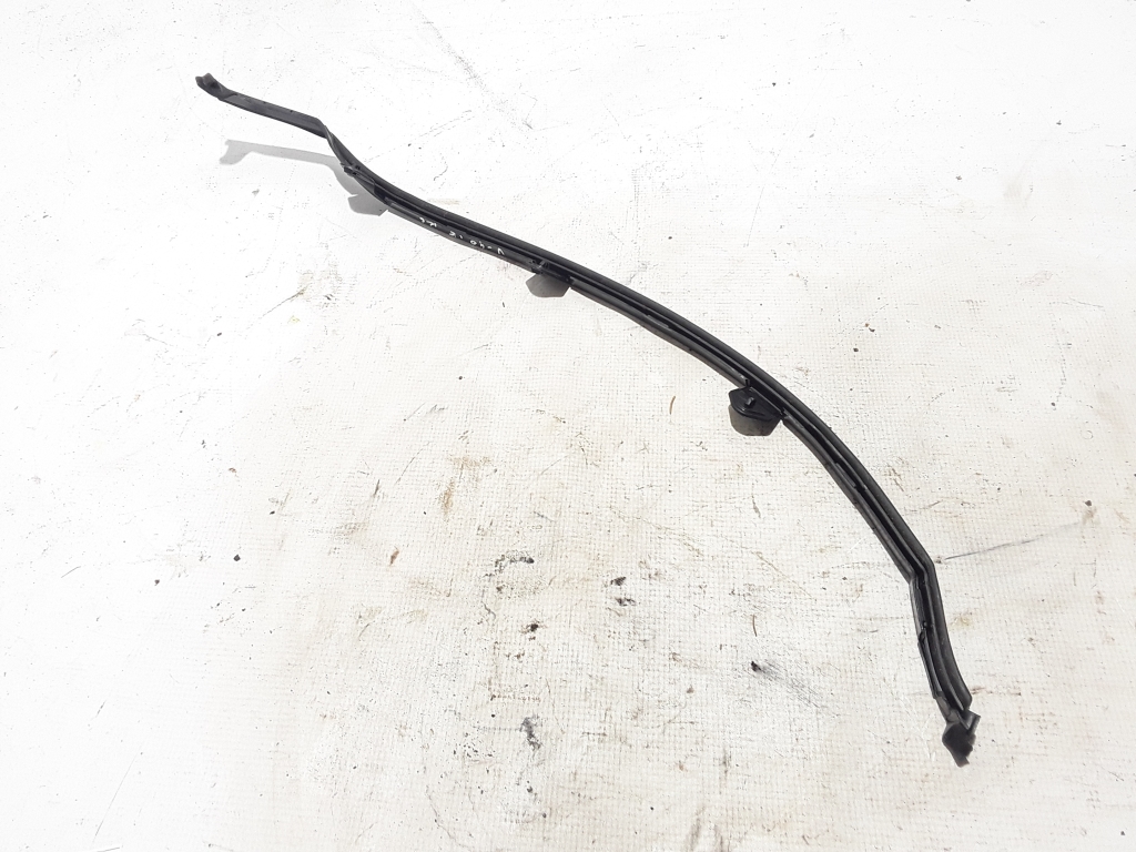 Used VOLVO V90 Rear side door strip to glass inner 31395124