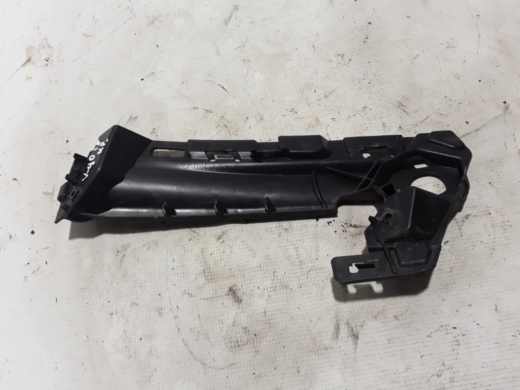 Used VOLVO V90 Other part of the front bumper 31383907