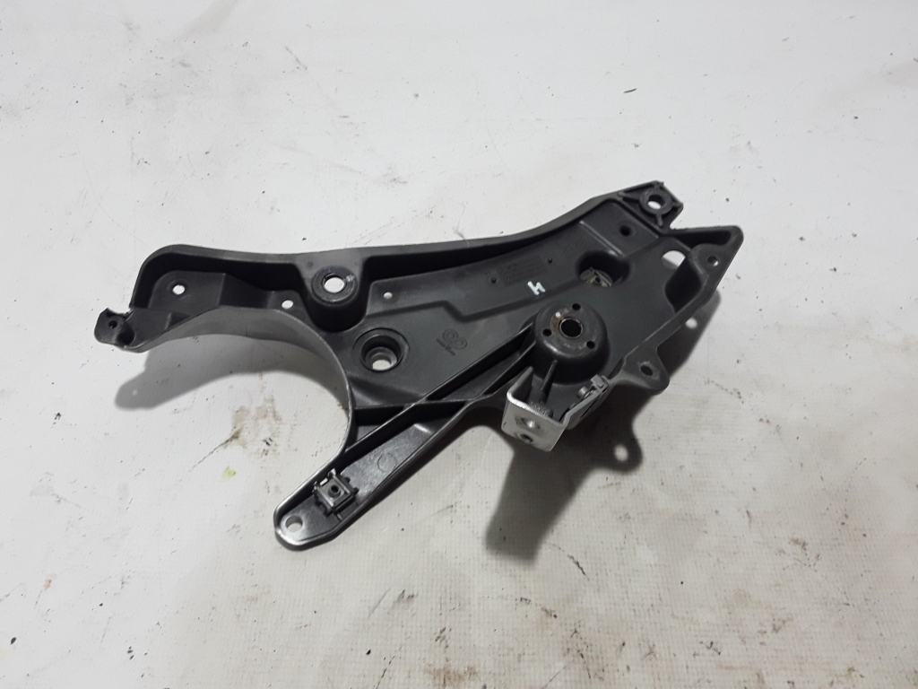 Used VOLVO V90 Bracket for front wing