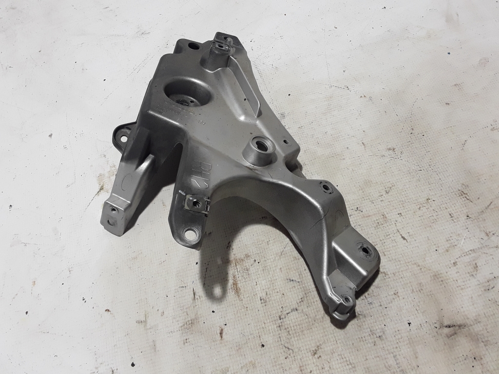 Used VOLVO V90 Bracket for front wing