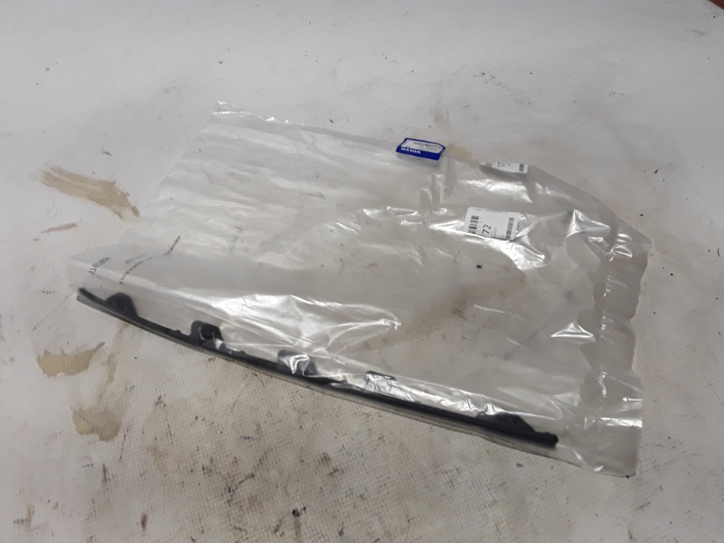 Used VOLVO XC60 Front bumper trim strip 31407981