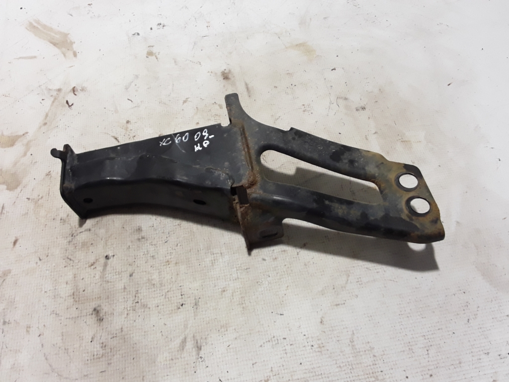 Used VOLVO XC60 Another detail of the front bumper beam 30760140