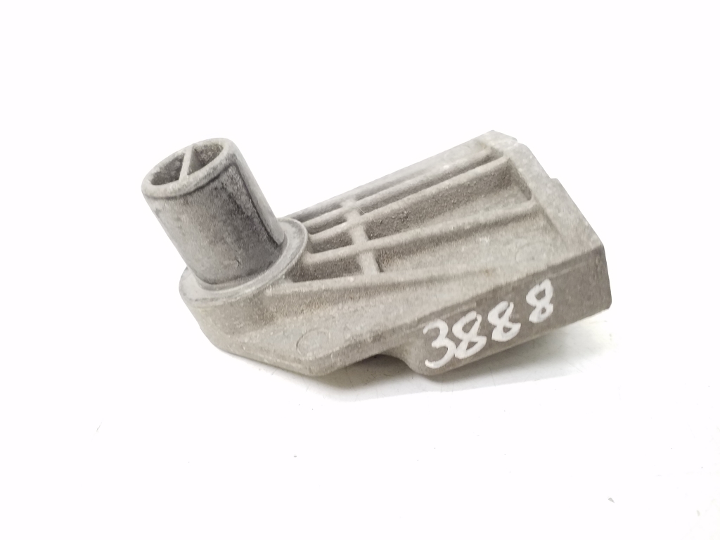 Used Porsche Cayenne Cooling radiator bracket 7P0121079