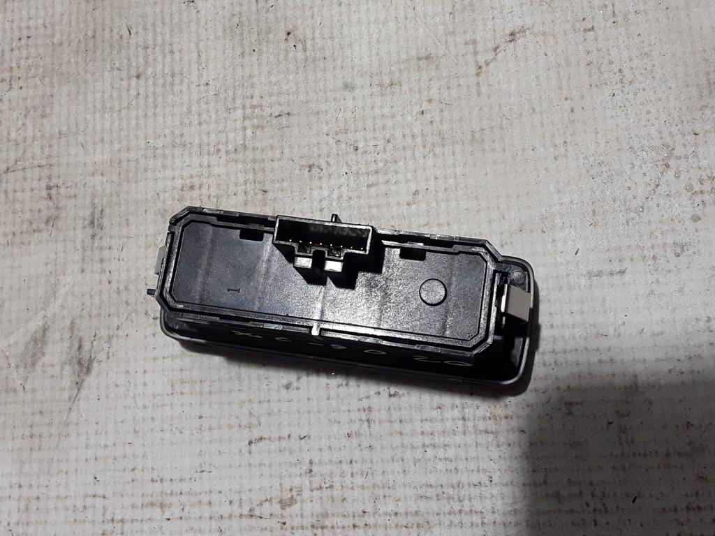 Naudotas VOLVO XC90 Jungiklis bagažinės atidarymo 31443874