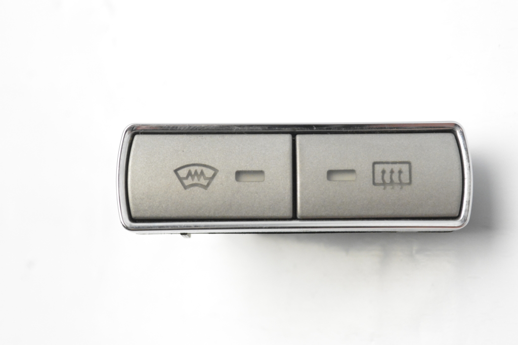 Used Ford Focus Rear window defroster switch 6M2T18K574