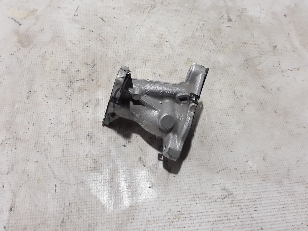 Used RENAULT Master EGR valve pipe 1467R