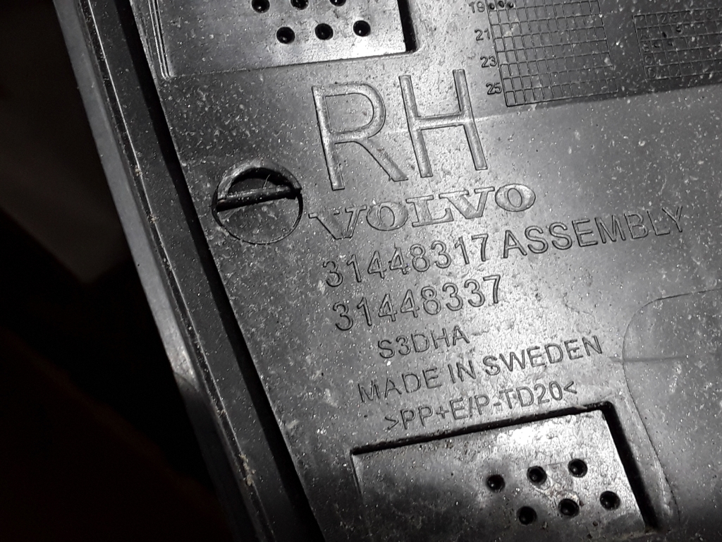 Used VOLVO XC40 Front door strip 31448317