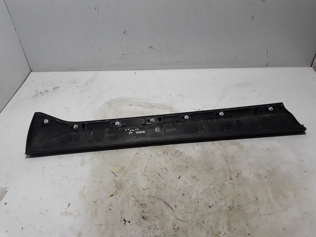 Used VOLVO XC40 Front door strip 31448317