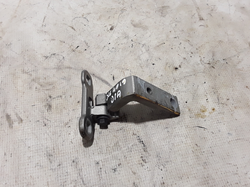 Naudotas VOLVO XC40 Priekinių durų apatinis vyris 31479747