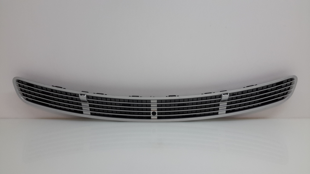 Used Mercedes Benz E-Class Engine cover grille A2118800005