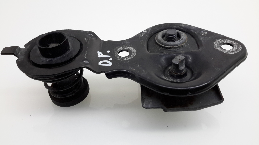 Naudotas Mercedes Benz E-Class Variklio gaubto kita detalė A2118800360