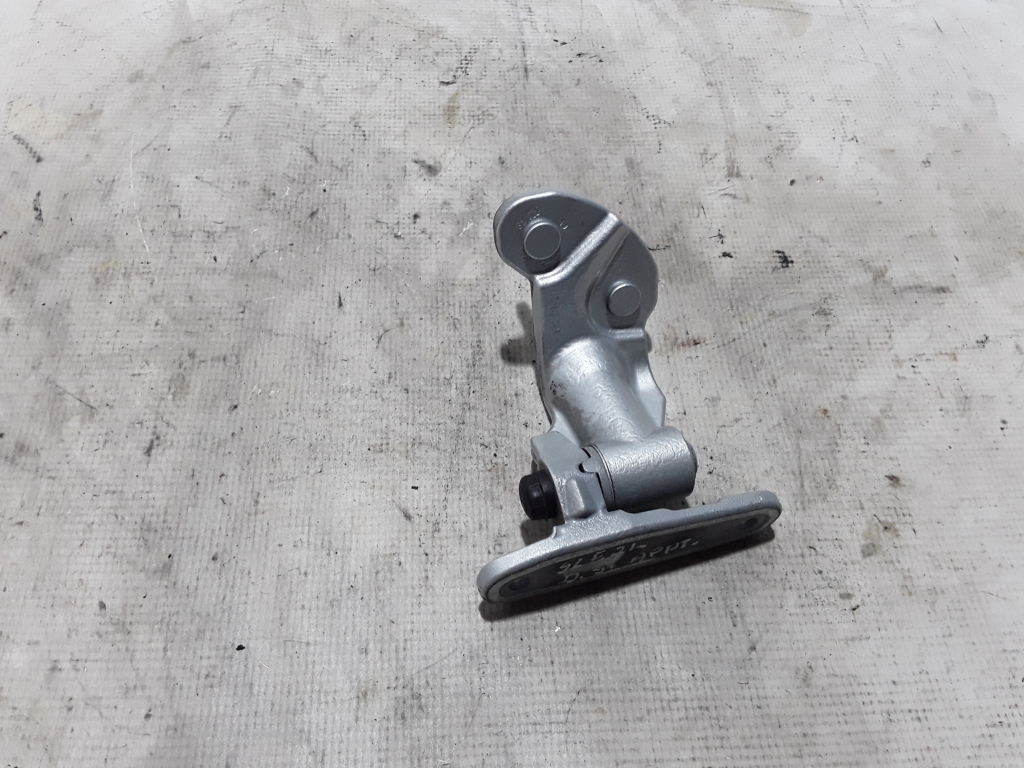 Naudotas Mercedes Benz GLE-Class Galinių šoninių durų vyris apatinis ...