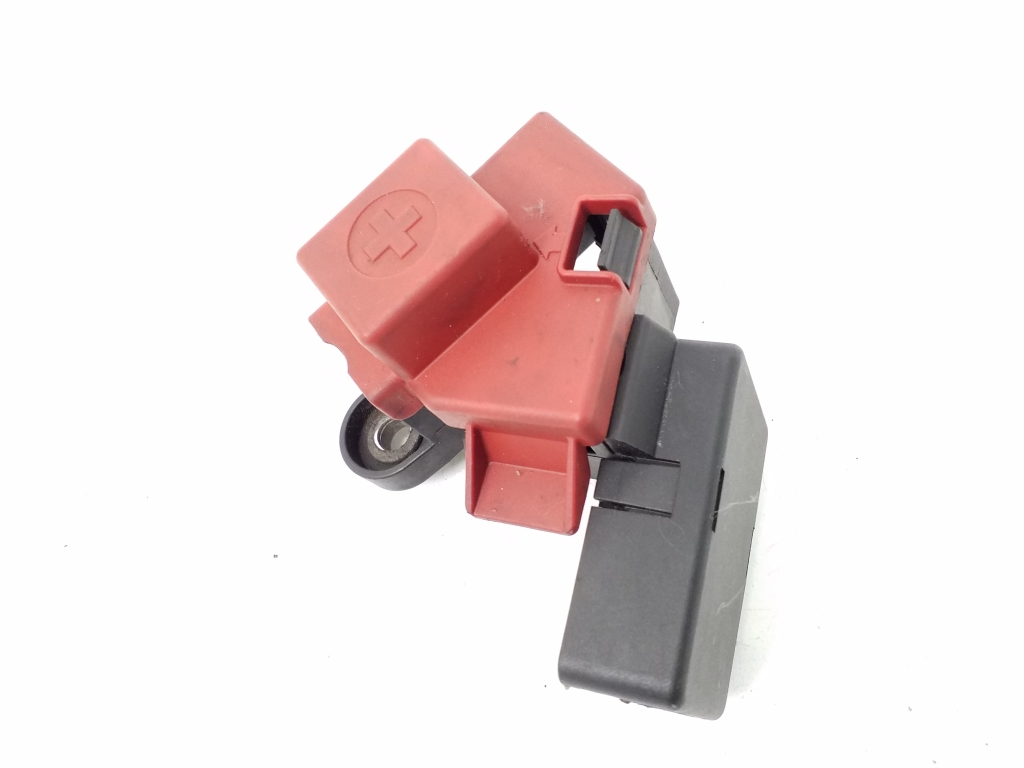 Naudotas Porsche Cayenne Akumuliatoriaus srovės saugiklis 7P0937401