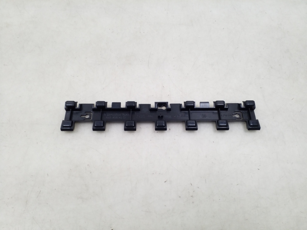 Used Mercedes Benz G-Class Exterior sill trim bracket A4636982301