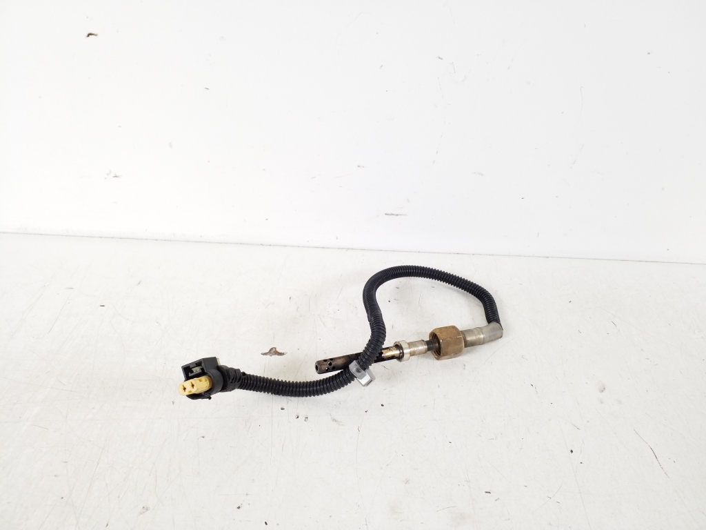 Used Mercedes Benz C-Class Muffler temperature sensor A0009058904
