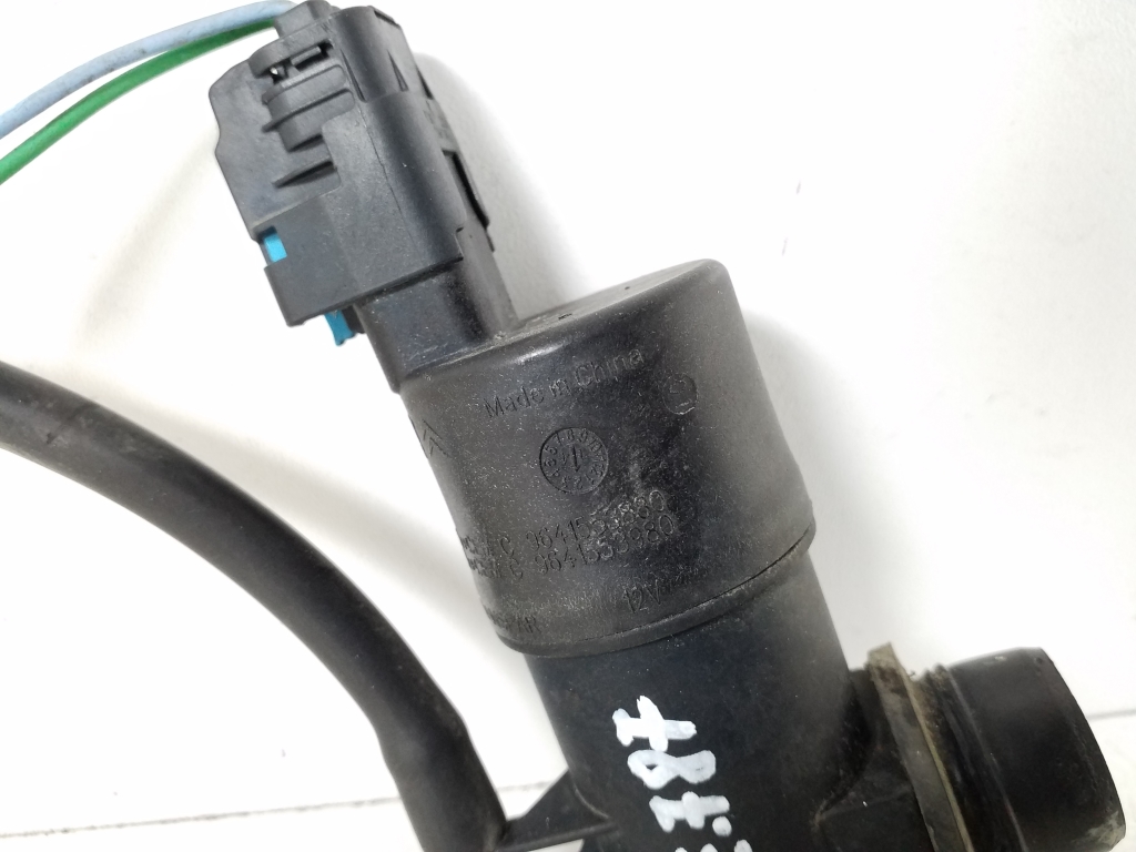 Used Dacia Duster Front window washer motor 9641553880