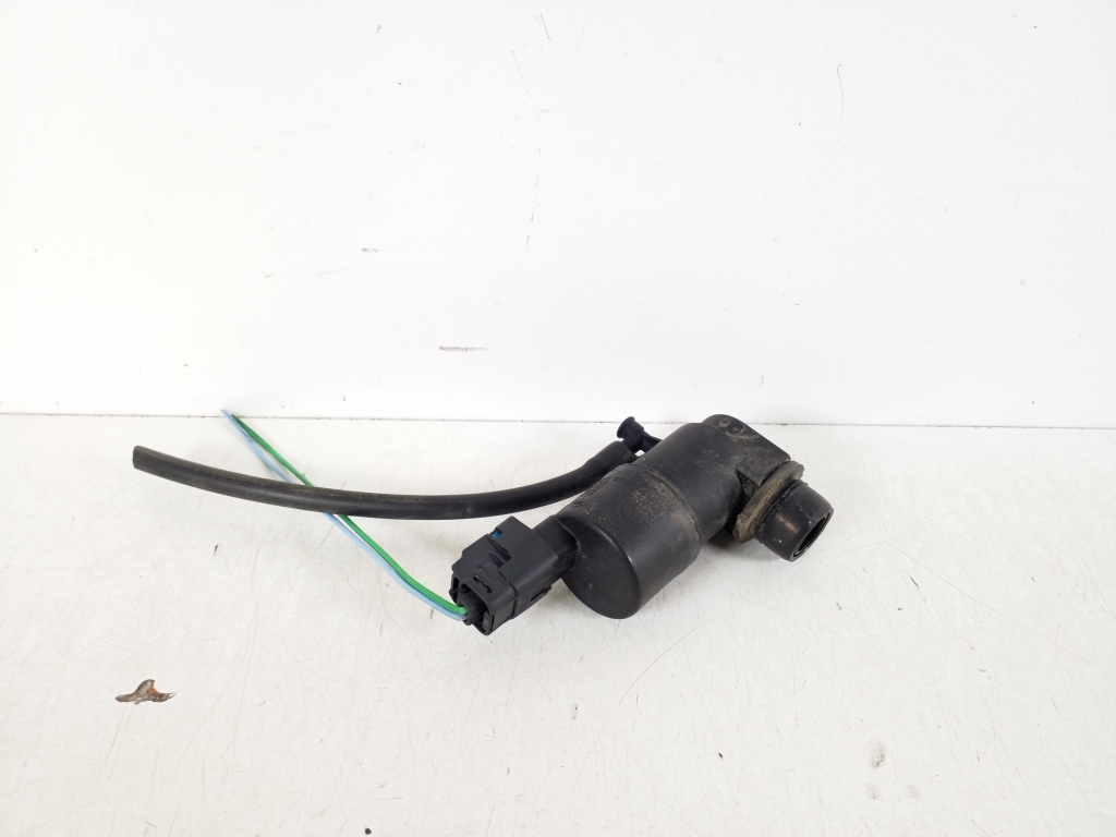 Used Dacia Duster Front window washer motor 9641553880