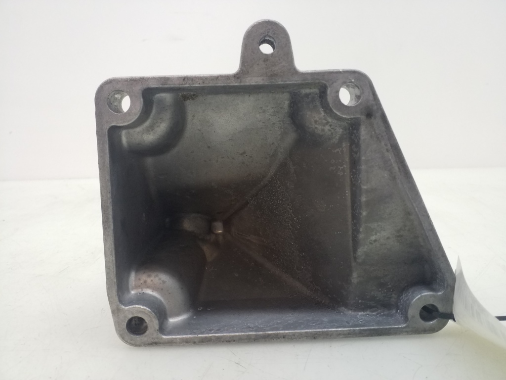 Used Mercedes Benz E-Class Engine holder A2722231604