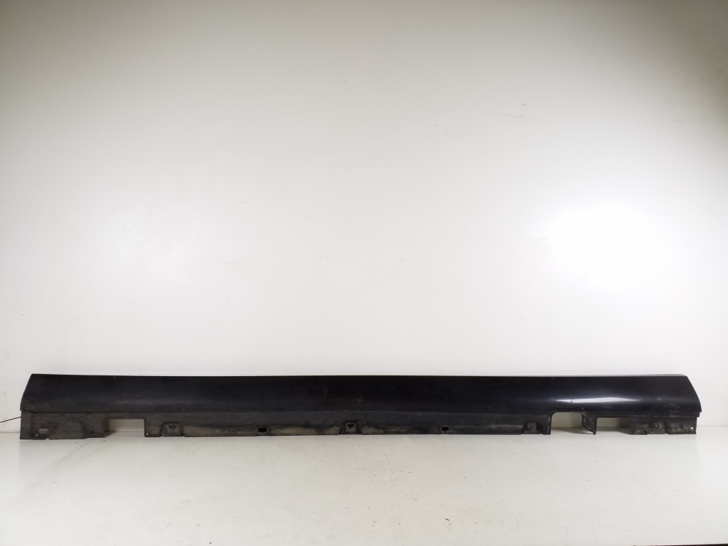 Naudotas Mercedes Benz E-Class Išorinė slenksčio apdaila A2136900340