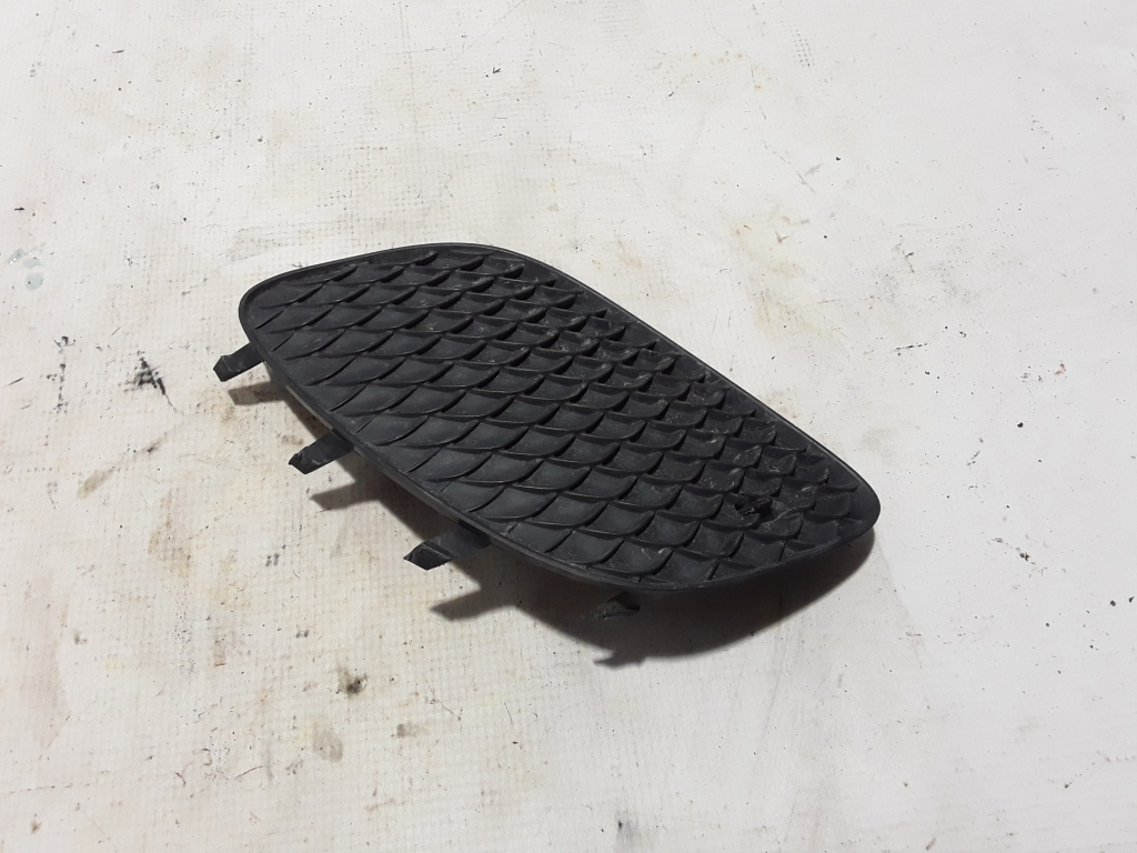 Used Mercedes Benz A-Class Front bumper lower grille A1778852700