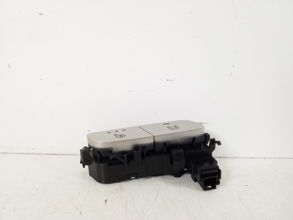 Used Mercedes Benz E-Class Switch for seat heating A2139051404
