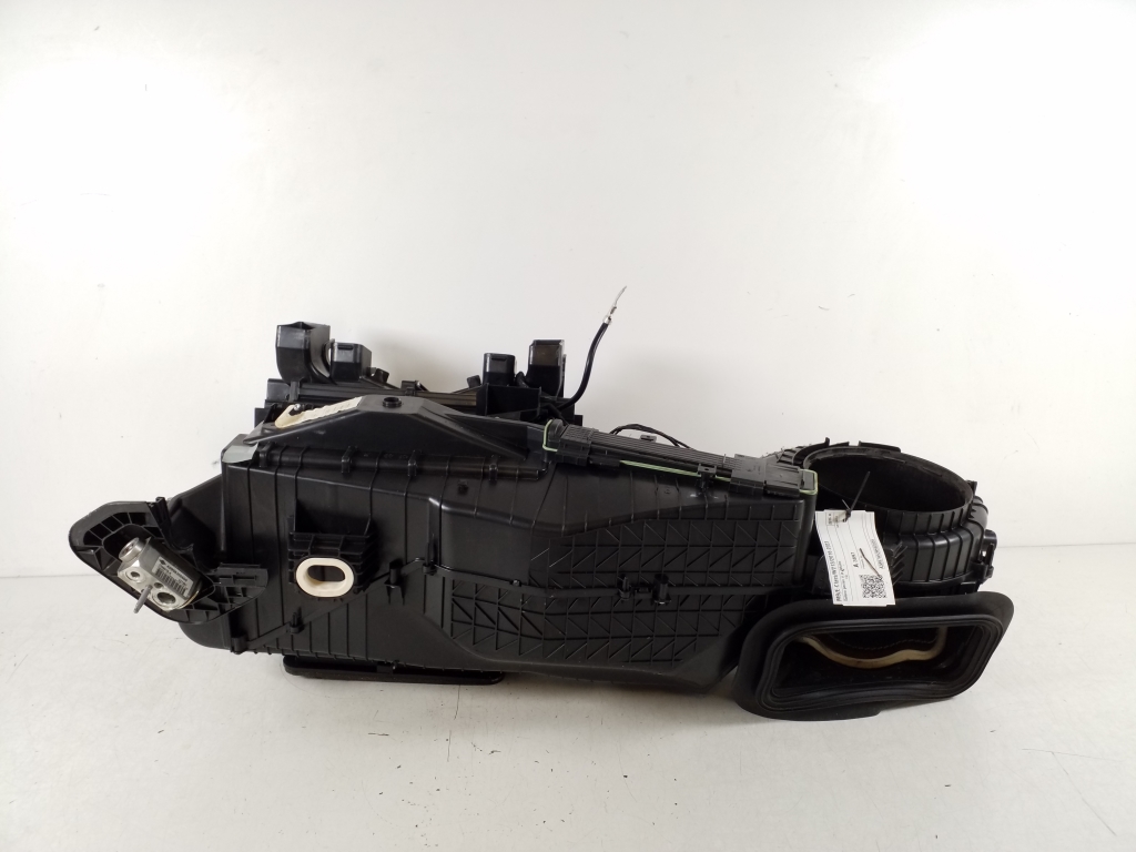 Used Mercedes Benz E-Class Cabin shoulders and its details