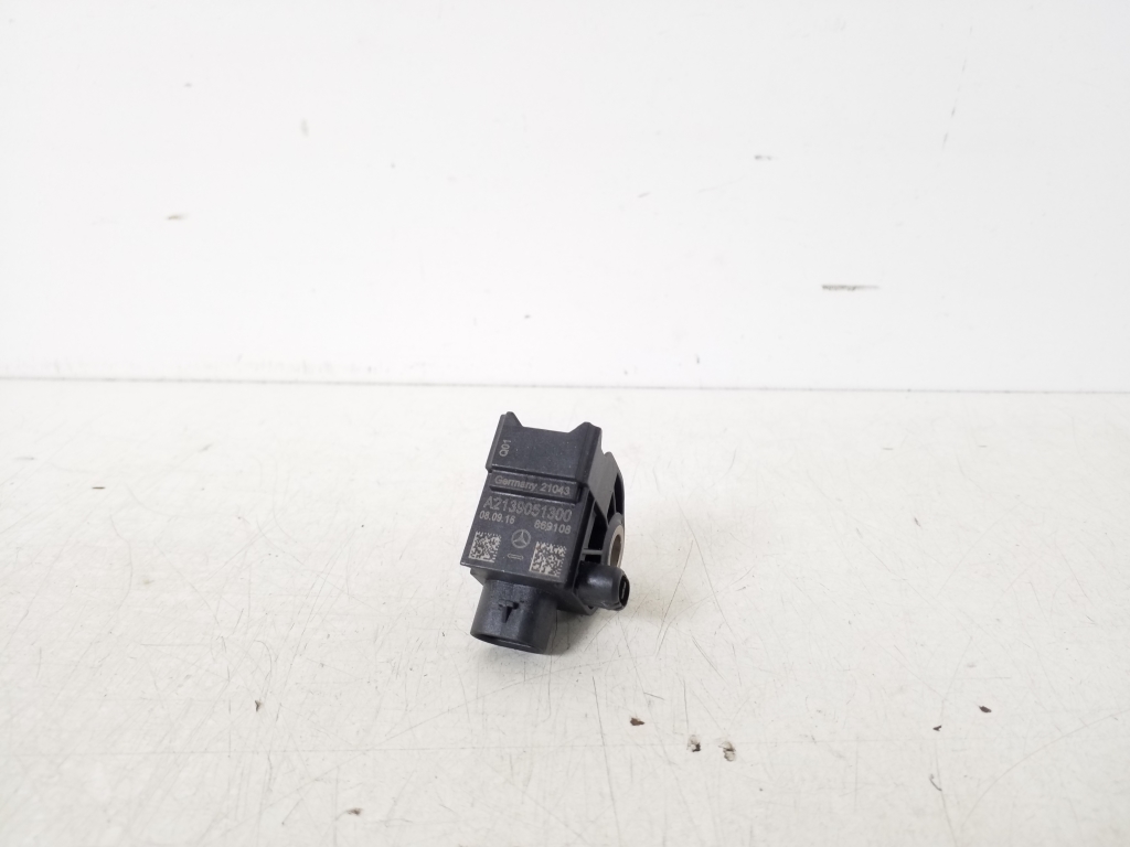 Used Mercedes Benz E-Class Airbag sensor A2139051300