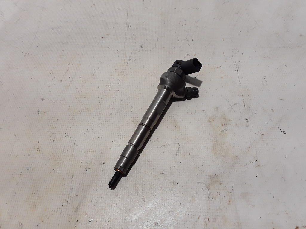 Used Volkswagen Caddy Fuel injector 04L130277AC