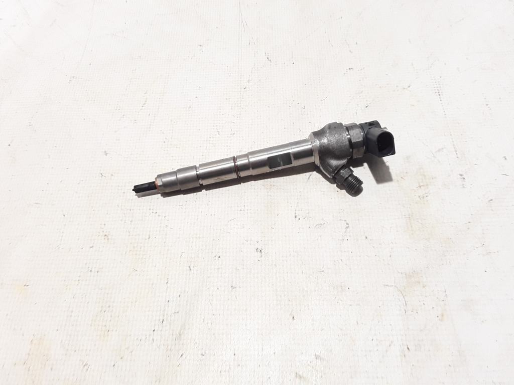 Used Volkswagen Caddy Fuel injector 04L130277AC