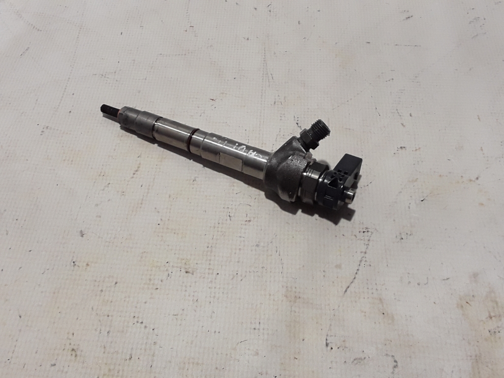 Used Volkswagen Caddy Fuel injector 04L130277AC