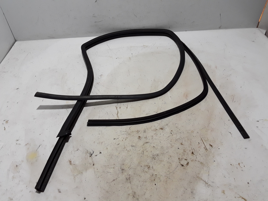 Used Mercedes Benz Sprinter Front door sealing rubber A9107250400