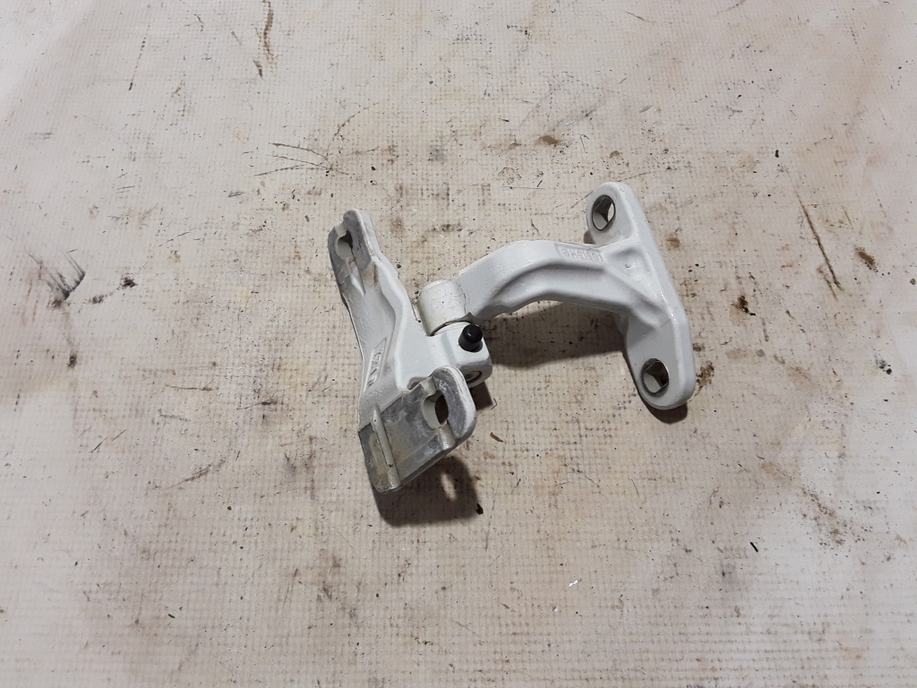 Used Mercedes Benz Sprinter Front door lower hinge A9107201600