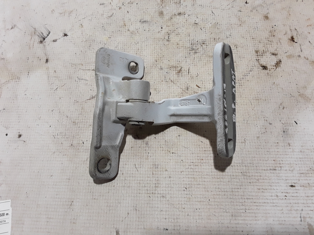 Used Mercedes Benz Sprinter Front door lower hinge A9107201600