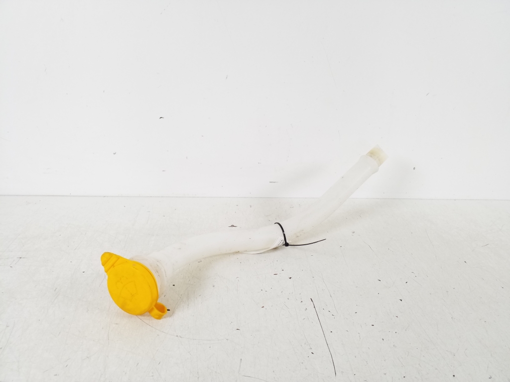 Used RENAULT Kangoo Other part of the windscreen washer tank 8200409455