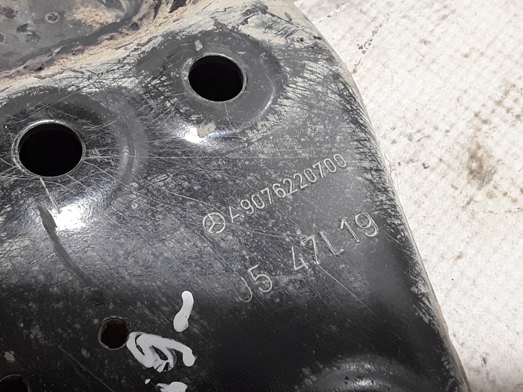 Used Mercedes Benz Sprinter Front cross member bracket A9076220700