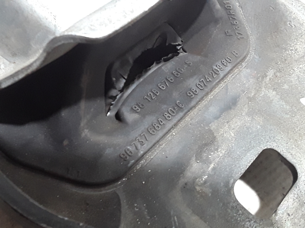 Used Peugeot 3008 Gearbox holder 9673768480