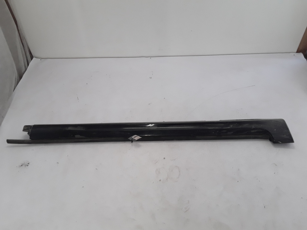 Used VOLVO V70 Exterior sill trim 39882946