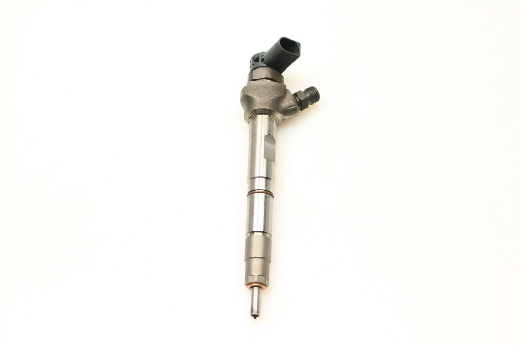 Used Skoda Octavia Fuel injector 04L130277AC