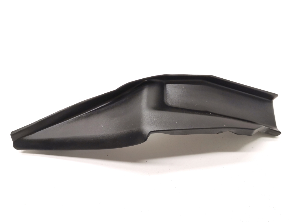 Used Peugeot 208 Another detail of the windshield wiper finish 9823301980