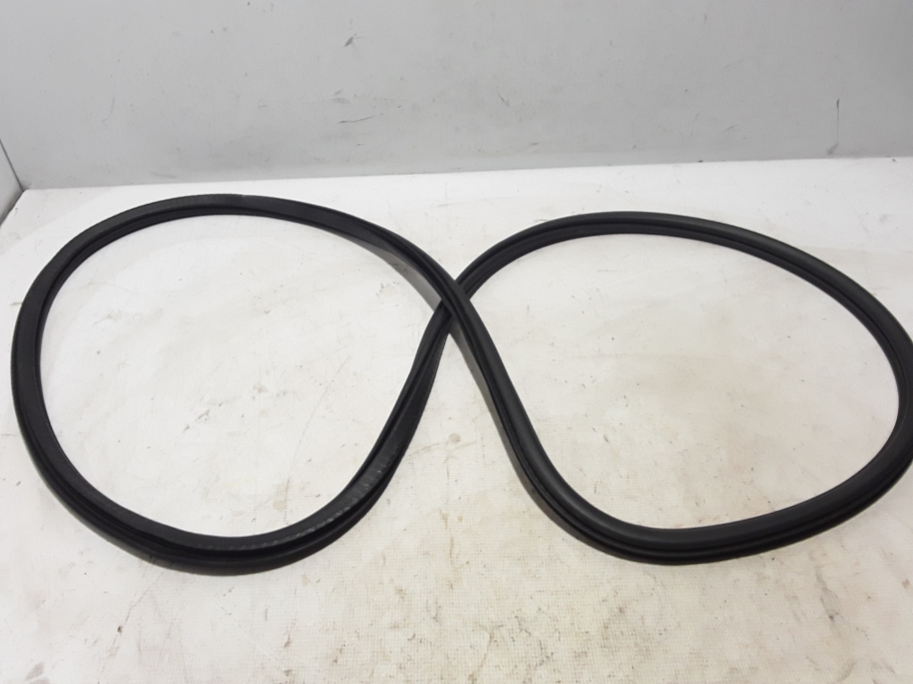 Naudotas VOLVO S90 Priekinių durų sandarinimo guma 31689002