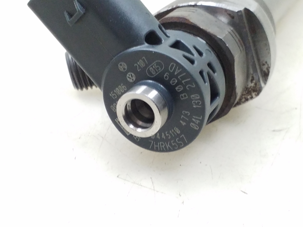 Used Volkswagen Passat Fuel injector 04L130277AD