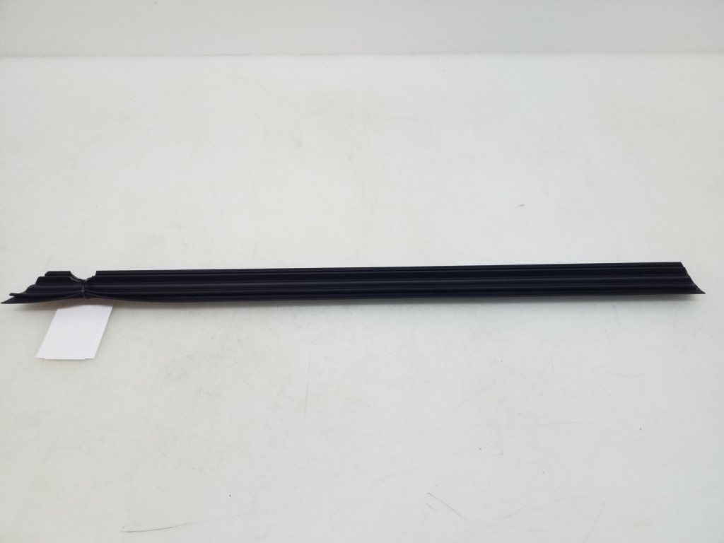 Used Mercedes Benz E-Class Front door strip to the glass inner A2127250965