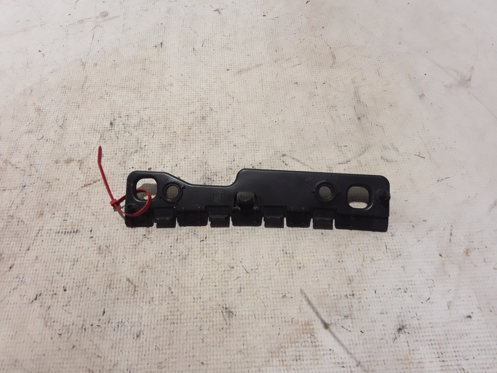 Used VOLVO V90 Exterior sill trim bracket 31386127