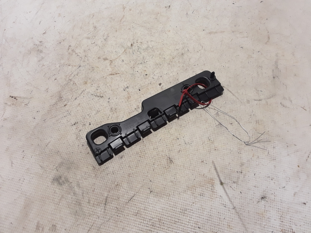 Used VOLVO V90 Exterior sill trim bracket 31386127