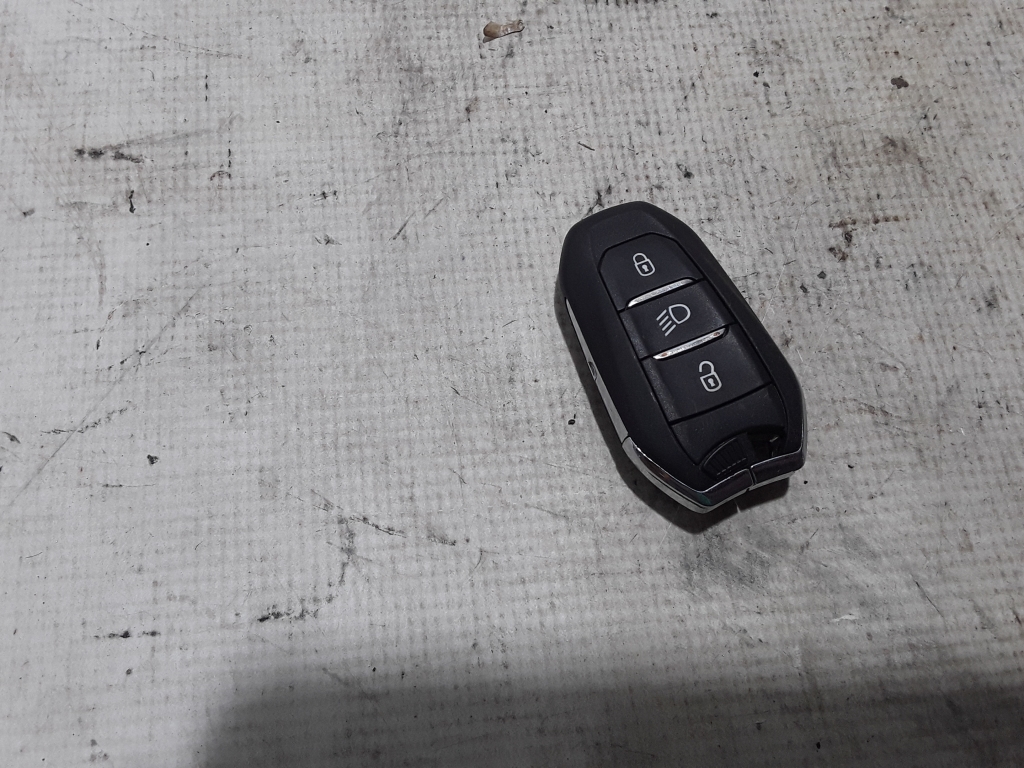 Used Peugeot 208 Ignition key 9840149780