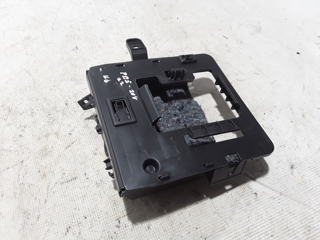 Used Peugeot 208 Holder next 9825051180