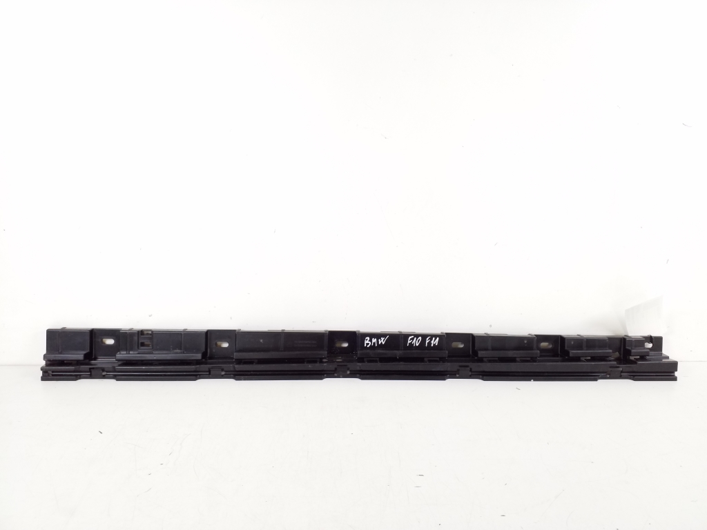 Used BMW 5 SERIES Exterior sill trim bracket 51777184777