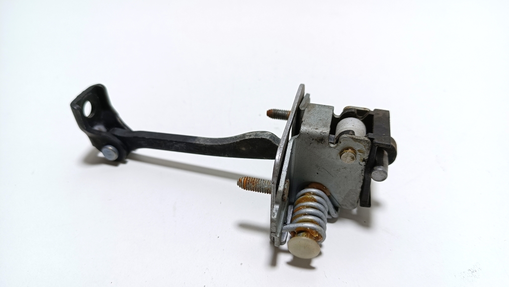 Used Citroen DS4 Rear side door opening limiter