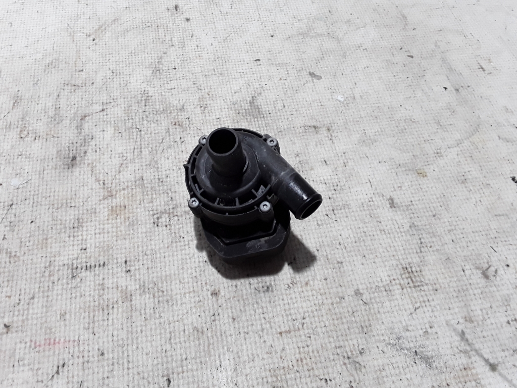 Used Mercedes Benz CLA-Class Circulation pump A2118350028