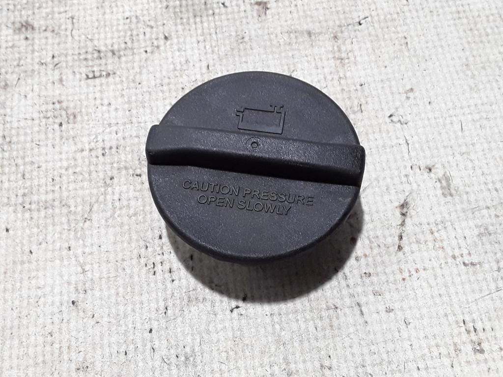 Used Mercedes Benz Viano Stopper the tank with coolant A9065010015